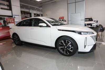 「逸动」2024款 1.5T GDI自动 旗舰型图片-内饰外观空间官方图-有驾