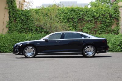 「奥迪A8」2022款 A8L Horch创始人版 双色典藏型图片-内饰外观空间官方图-有驾