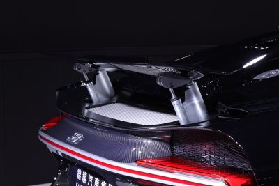 「Chiron」官方图图片-颜色-图片大全-有驾