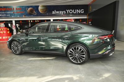 「MG7」2023款 1.5T DCT至美优雅版图片-内饰外观空间官方图-有驾