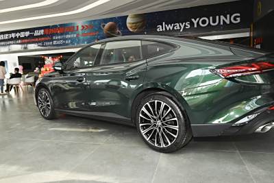 「MG7」2023款 1.5T DCT至美优雅版图片-内饰外观空间官方图-有驾