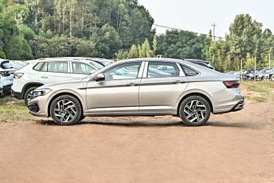 「速腾」2023款 300TSI DSG超越版图片-内饰外观空间官方图-有驾