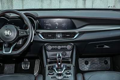 「Stelvio斯坦维」内饰图片-颜色-图片大全-有驾