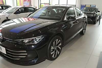 「帕萨特」2025款 Pro 300TSI 龙耀版图片-内饰外观空间官方图-有驾