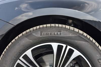 「奔驰E级」2025款 E 260 L 运动型图片-内饰外观空间官方图-有驾