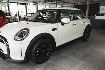 「MINI」2023款 1.5T ONE 五门版图片-内饰外观空间官方图-有驾