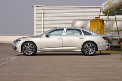 「奥迪A6L」2025款 45 TFSI quattro 臻选动感型图片-内饰外观空间官方图-有驾